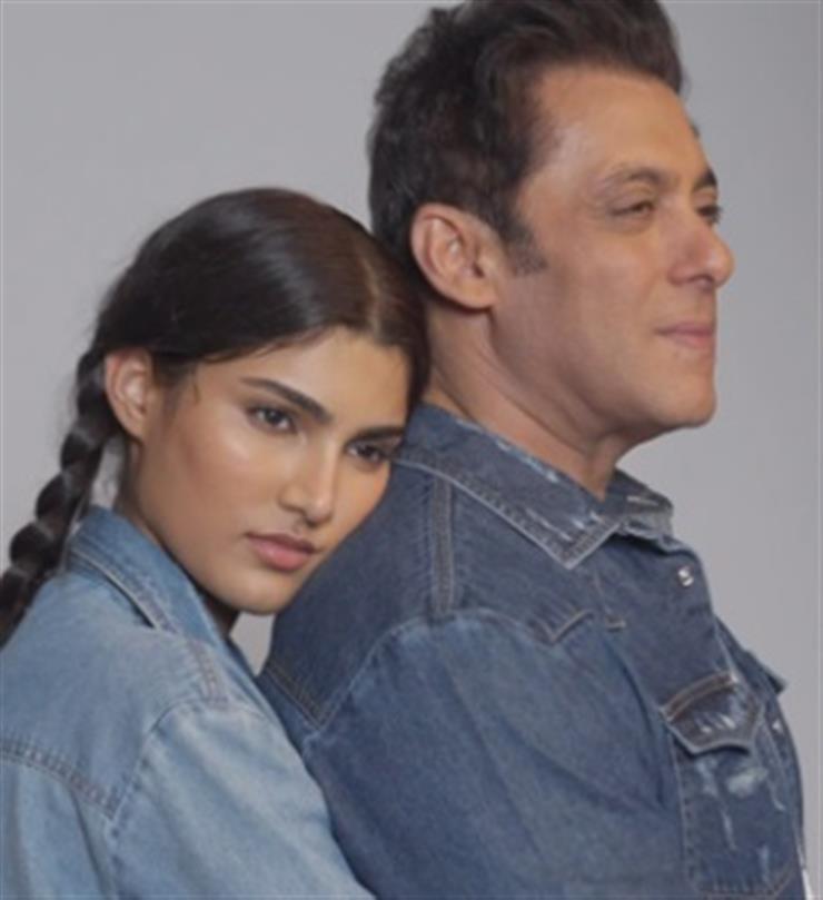 Alizeh Agnihotri On Uncle Salman And Shooting For The Film Farrey